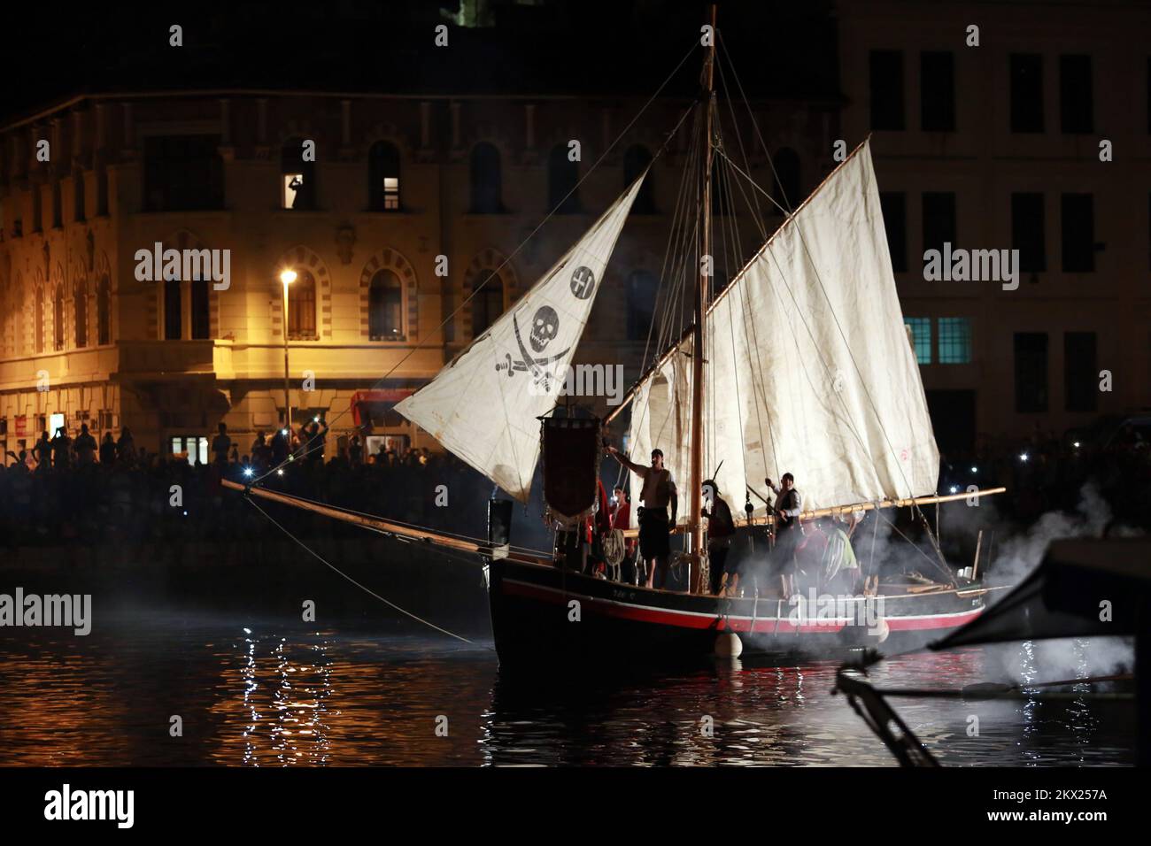 14th century pirates hi-res stock photography and images - Alamy