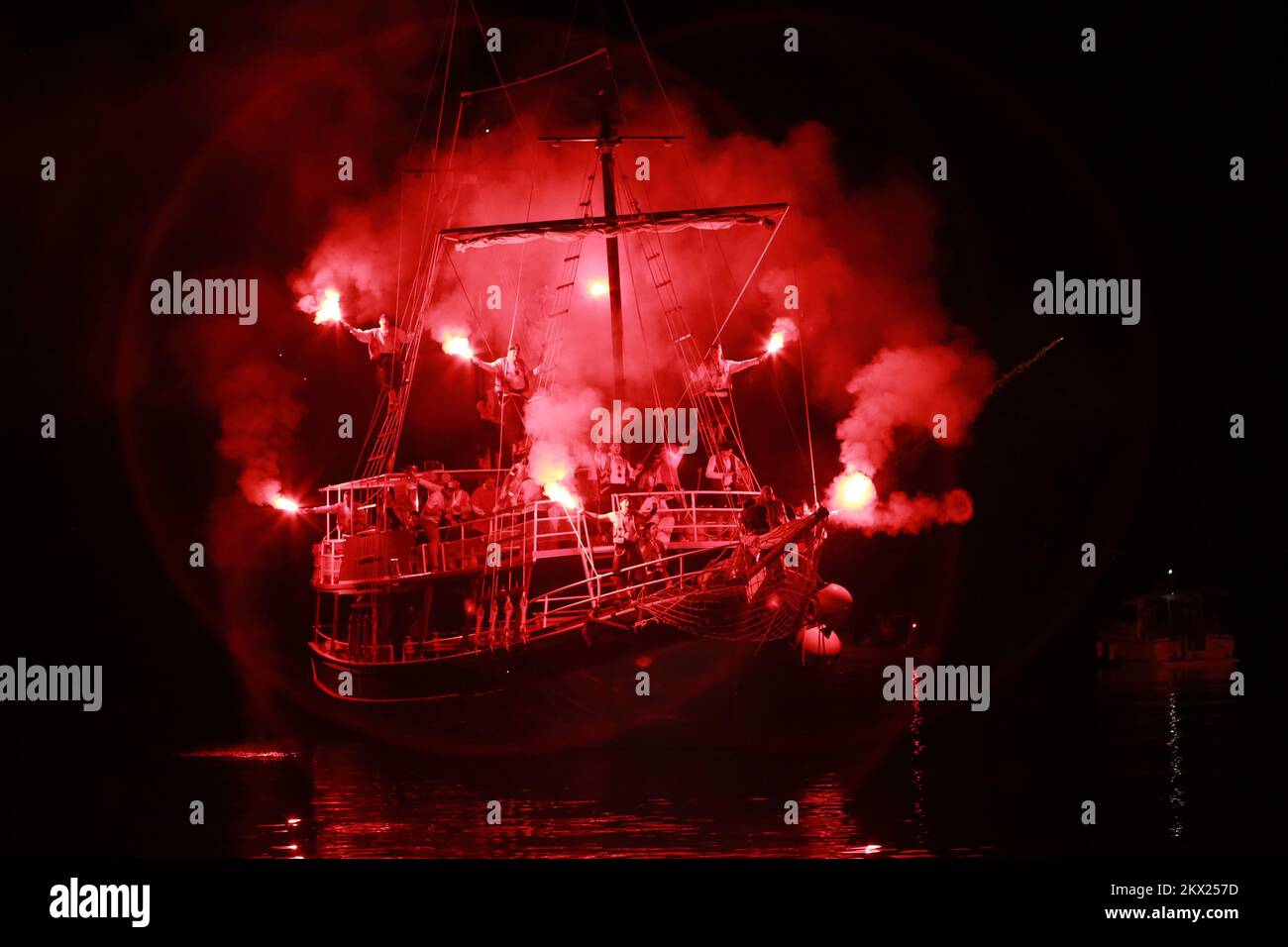 14th century pirates hi-res stock photography and images - Alamy