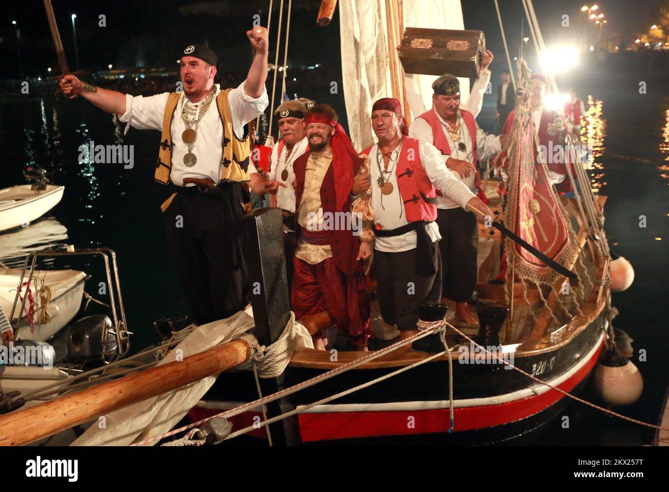 14th century pirates hi-res stock photography and images - Alamy