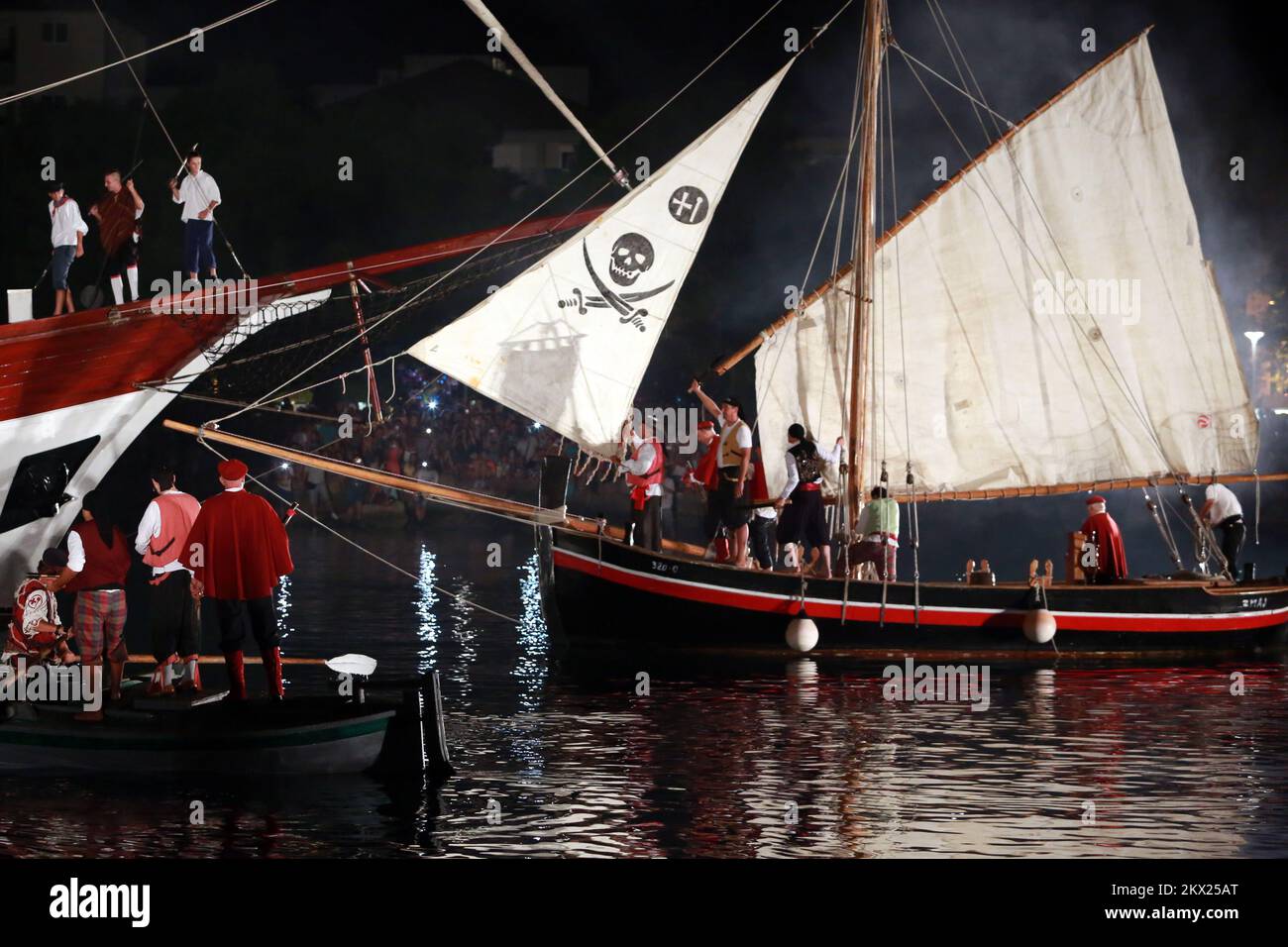 14th century pirates hi-res stock photography and images - Alamy