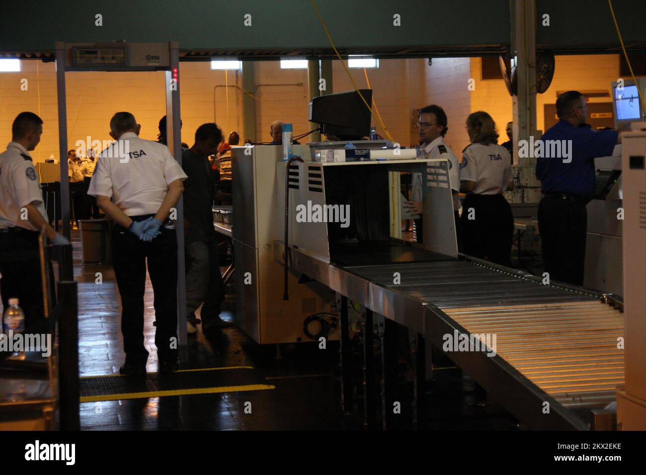 Baggage scanners hi-res stock photography and images - Alamy