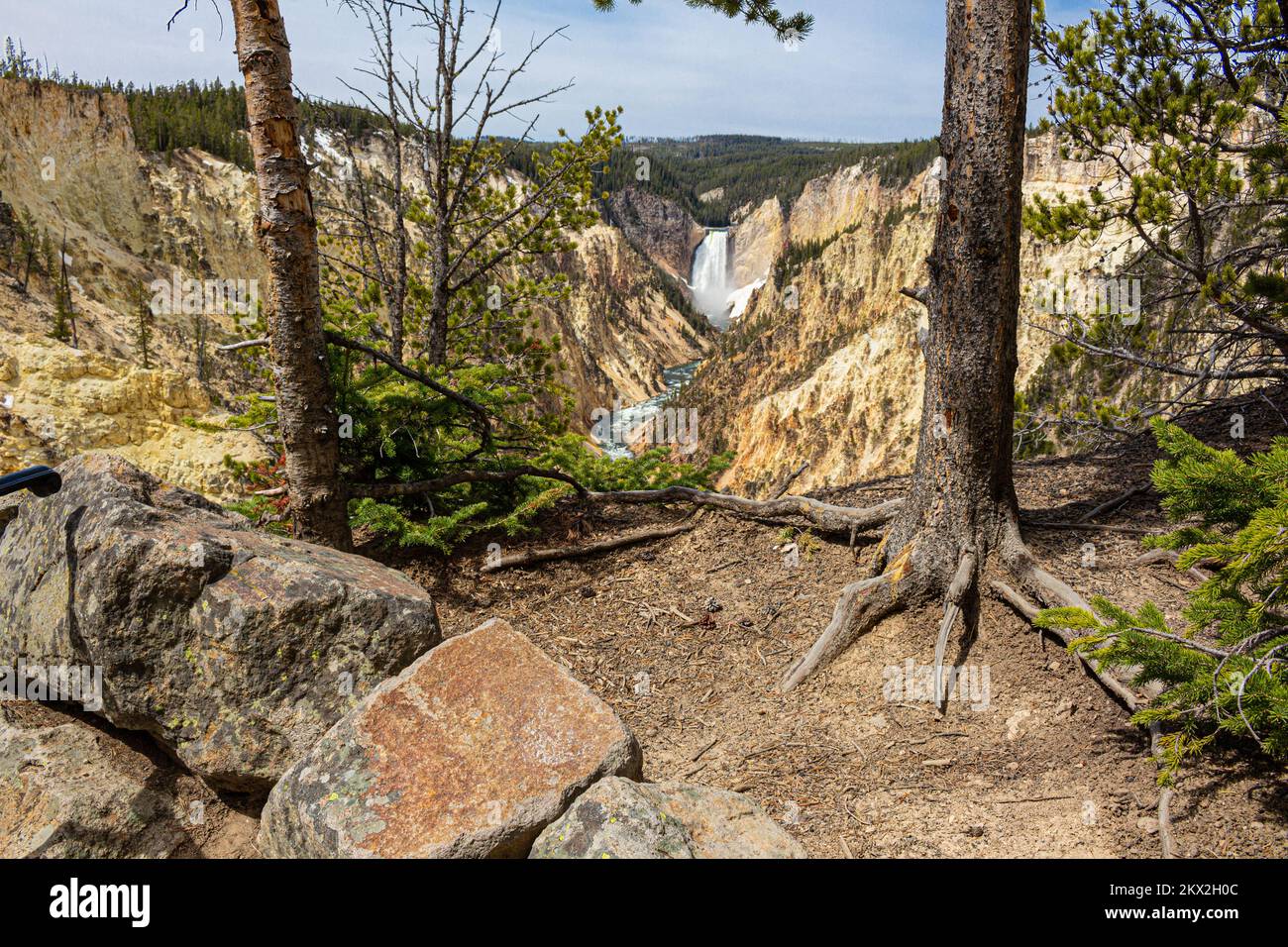 The magnificient Yellowstone River coursing over the Lower Falls in the ...