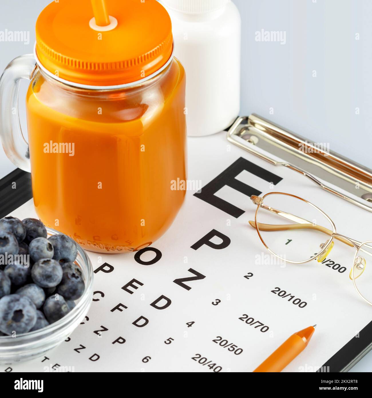 Snellen table hi-res stock photography and images - Alamy