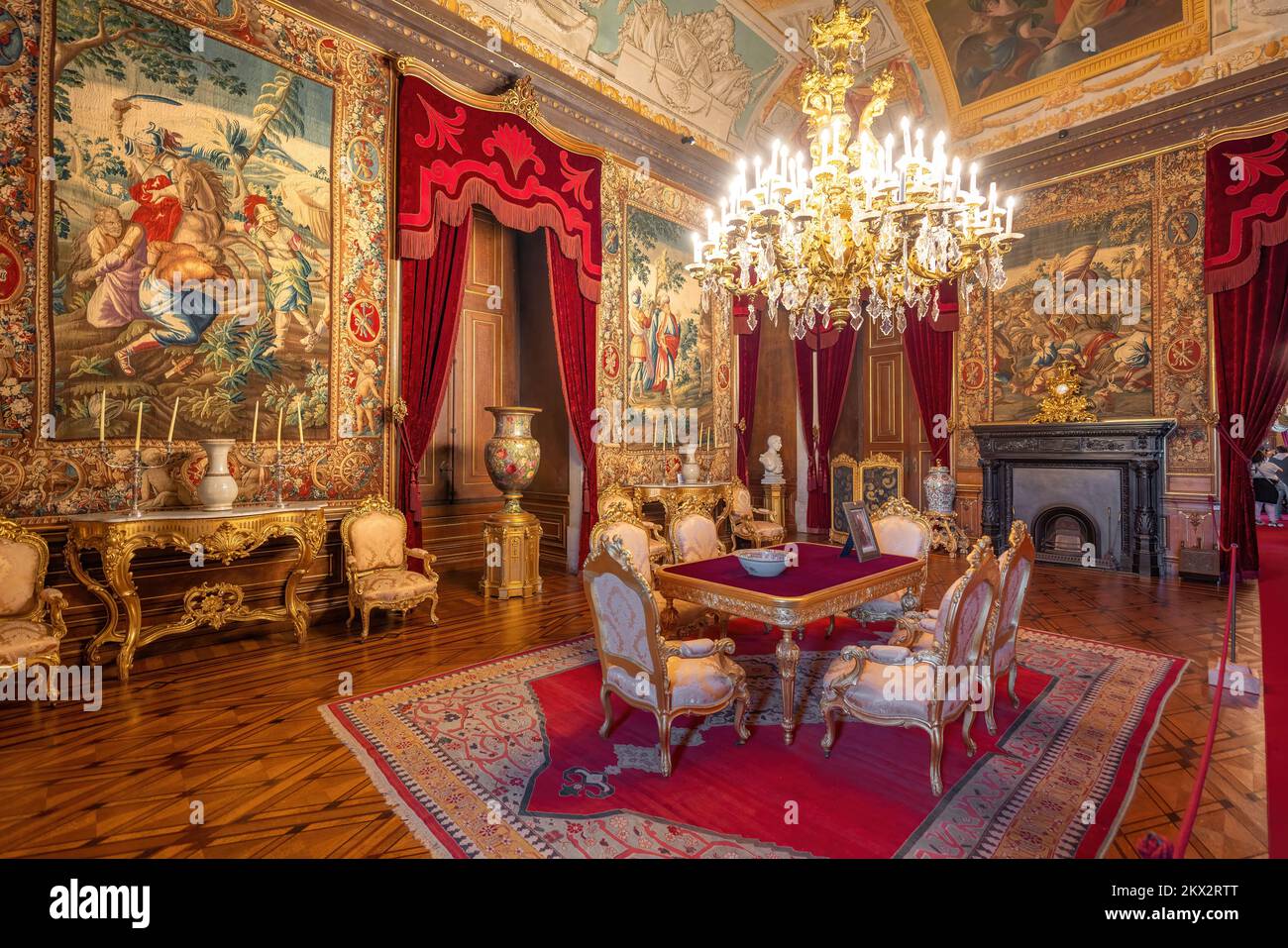 Royal palace audience hall hi-res stock photography and images - Alamy