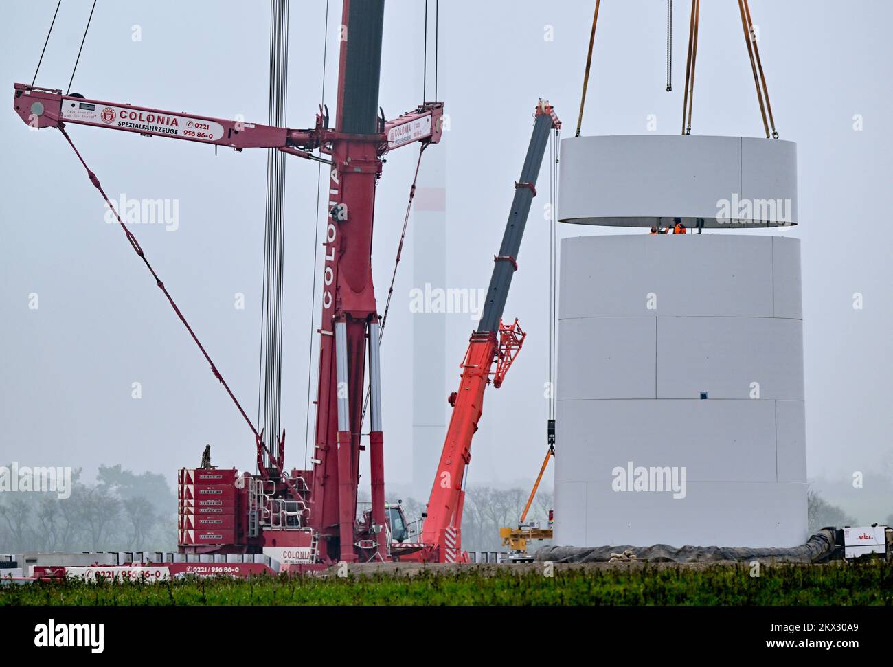 Jacobsdorf, Germany. 30th Nov, 2022. A segment for the tower of a new ...