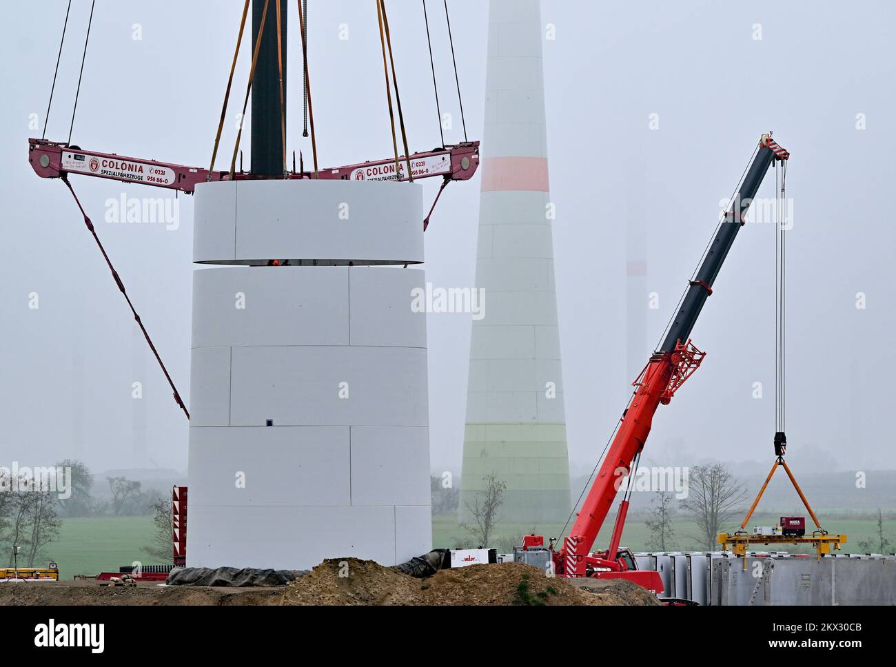Jacobsdorf, Germany. 30th Nov, 2022. A segment for the tower of a new ...
