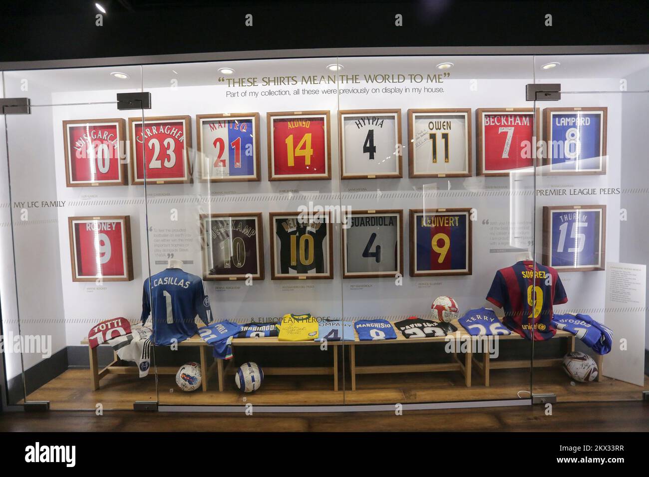 Steven gerrard liverpool fc anfield hi-res stock photography and images ...