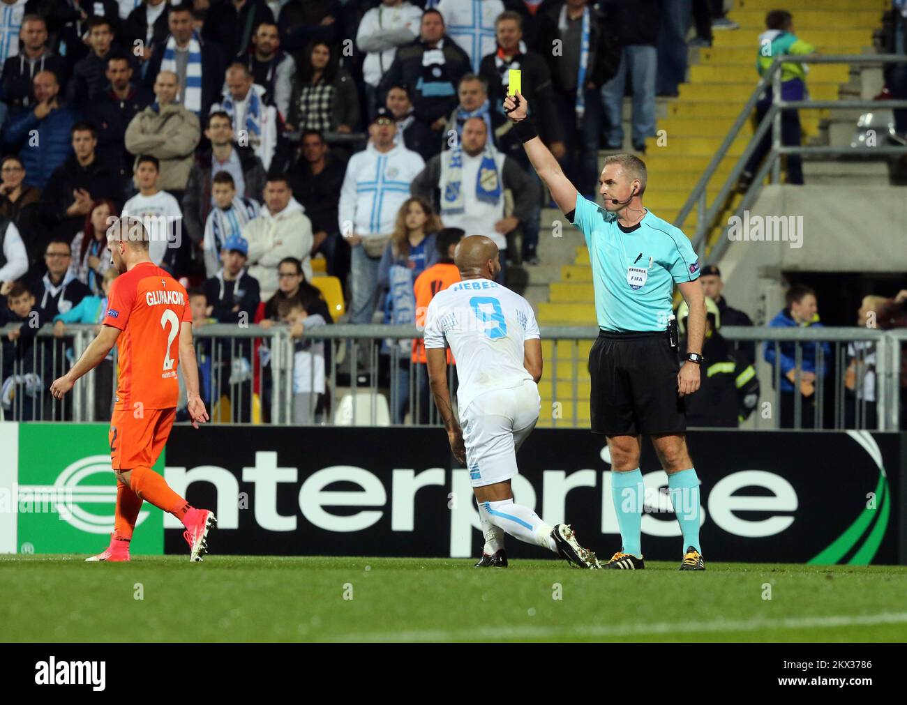 Zuti karton hi-res stock photography and images - Alamy