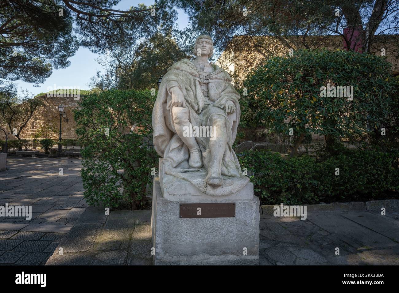 King Dom Manuel I Statue at Saint George Castle (Castelo de Sao Jorge ...