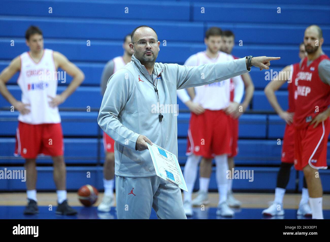 Croatian national basketball team hi-res stock photography and images ...