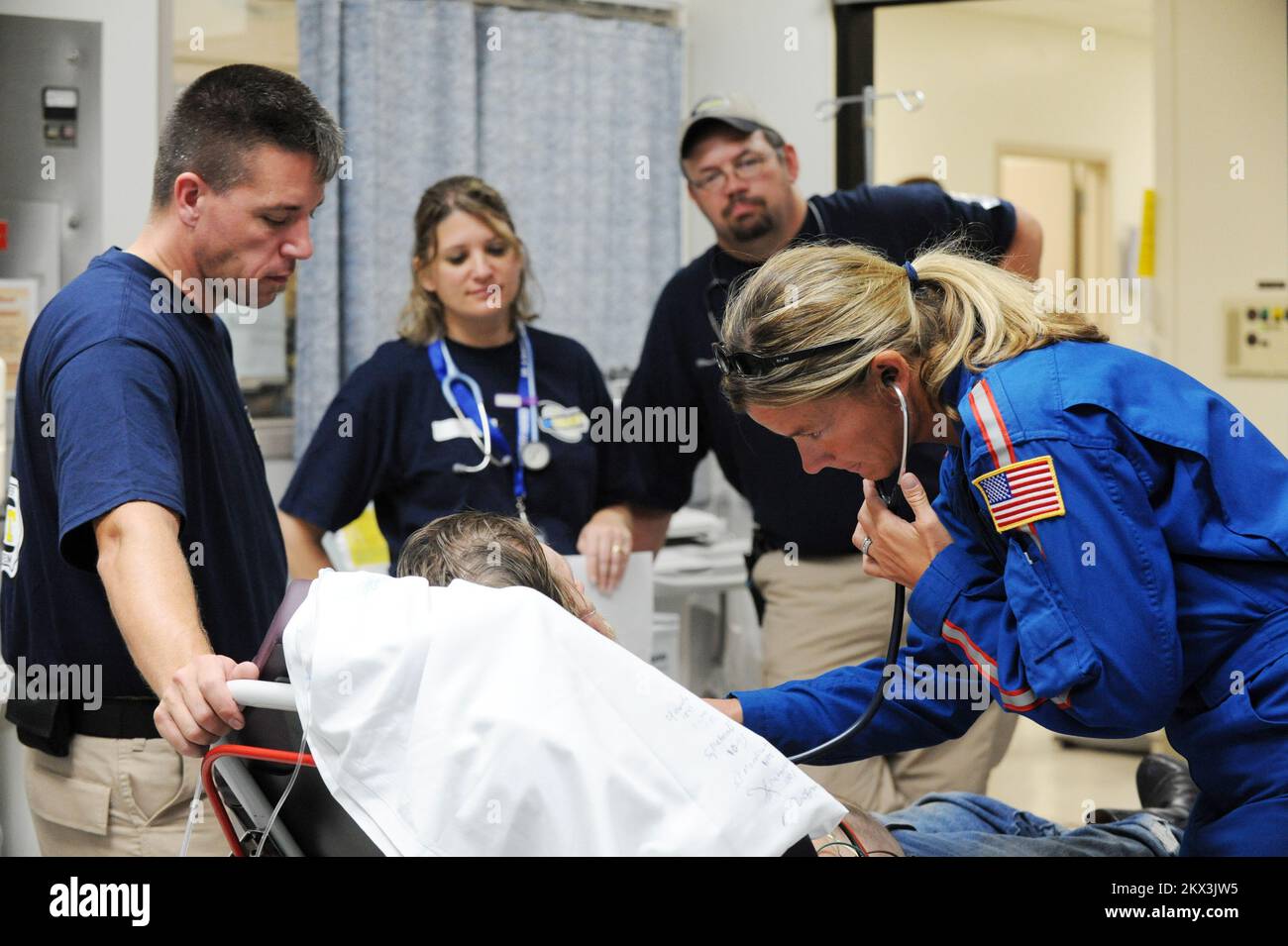 Medics transporting emergency patient hospital hi-res stock photography ...