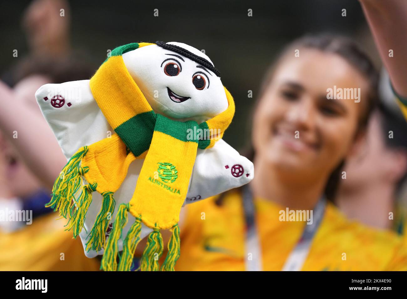 Qatar 2022 mascot hi-res stock photography and images - Alamy