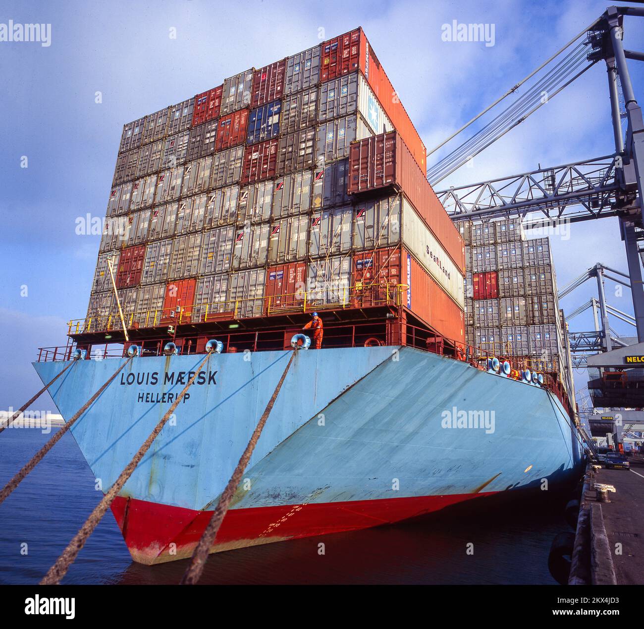 The container ship Louis Maersk is unloading it's containers in the ...