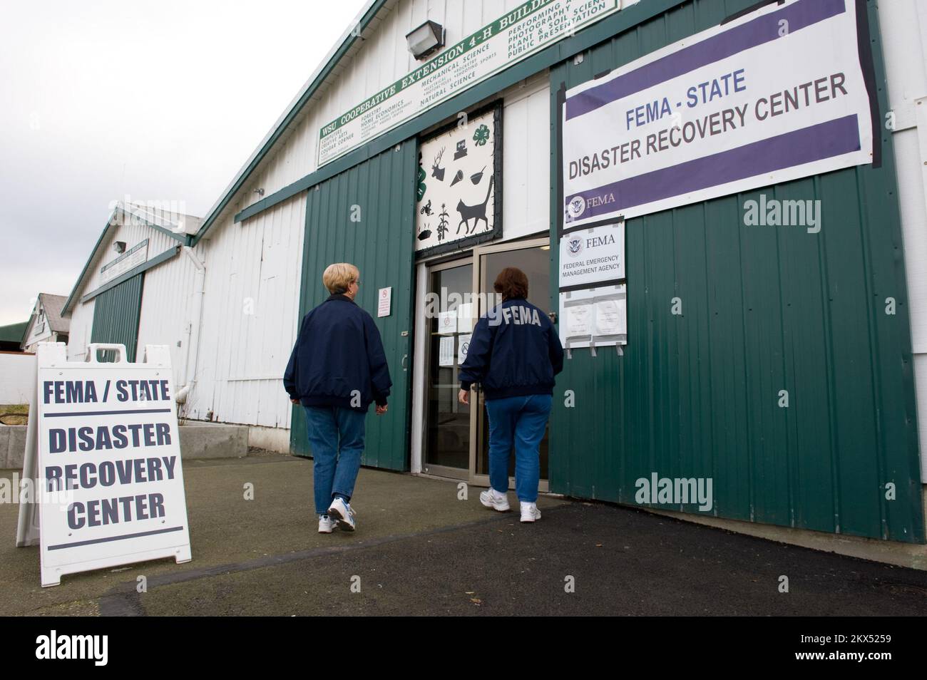 People suffering from a disaster hi-res stock photography and images ...