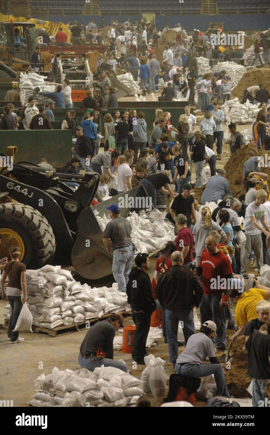 Fargo nd flooding hi-res stock photography and images - Alamy