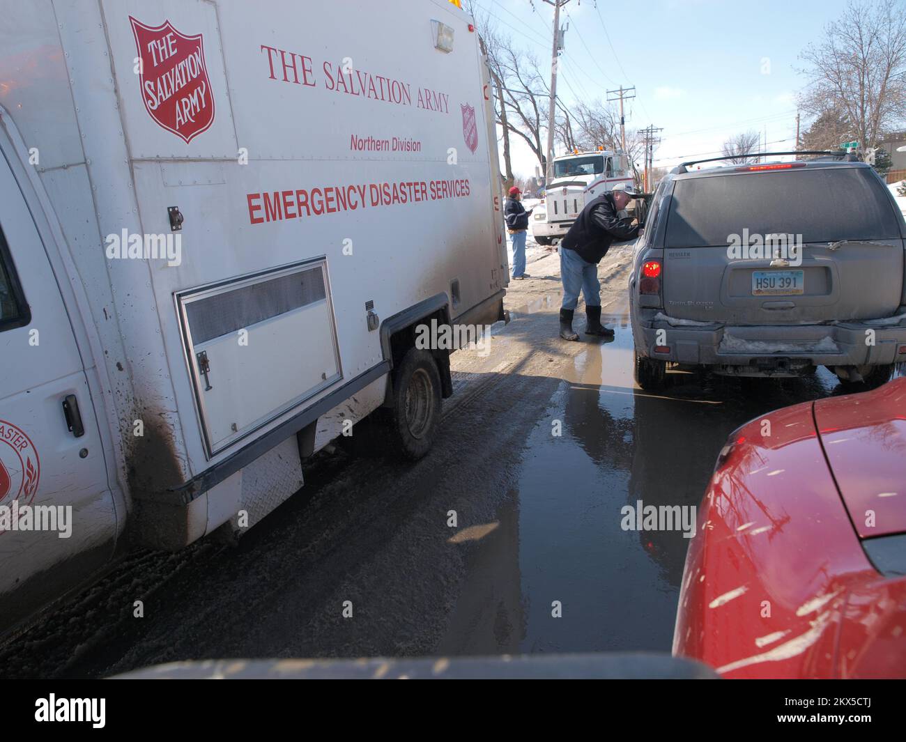 Flooding - Fargo, N. D. , March 28, 2009 The Salvation Army hands out ...