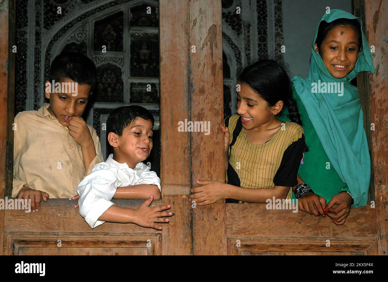 Pakistani girls hands hi-res stock photography and images - Alamy