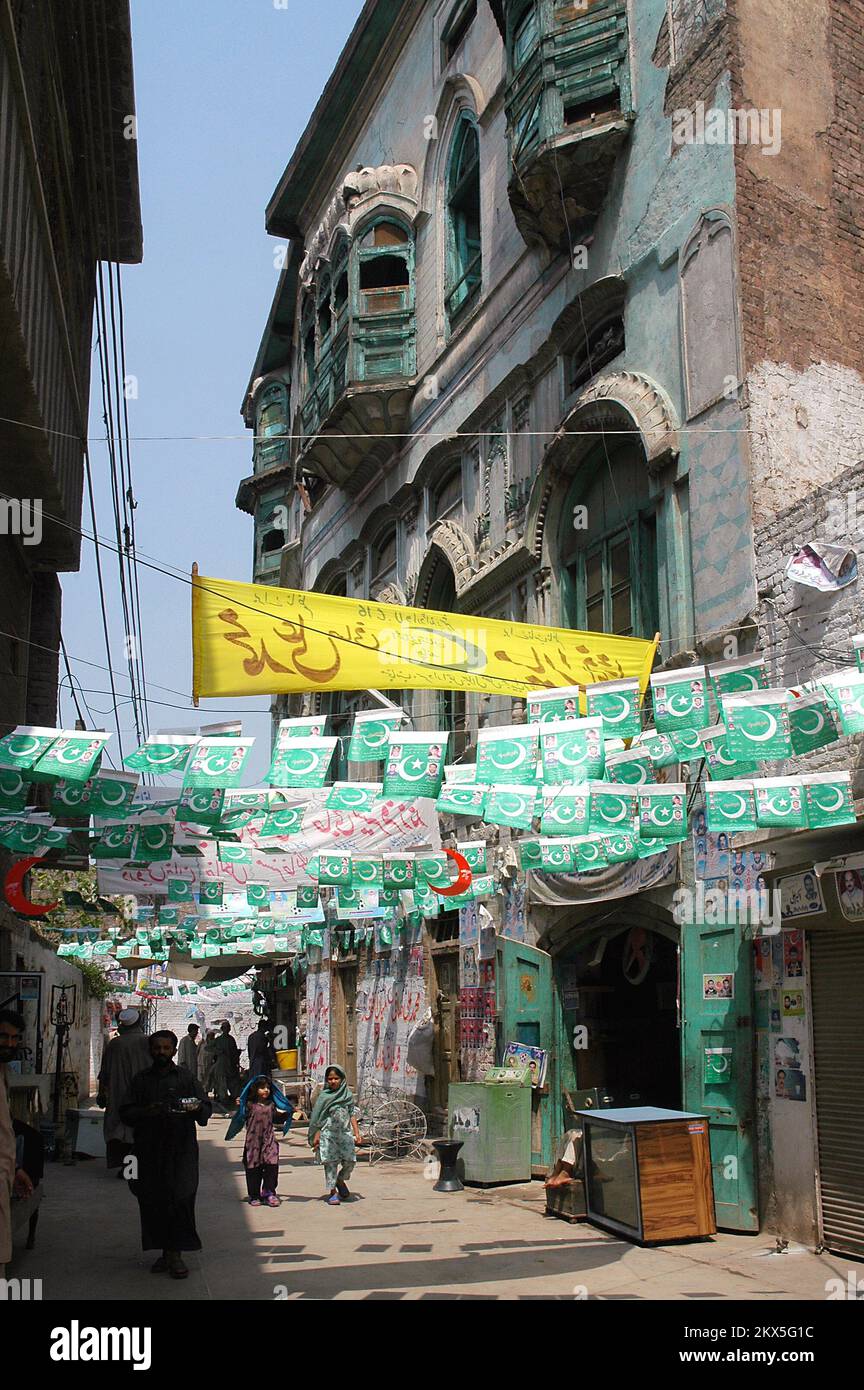 Peshawar, Khyber Pakhtunkhwa / Pakistan: A traditional backstreet in ...