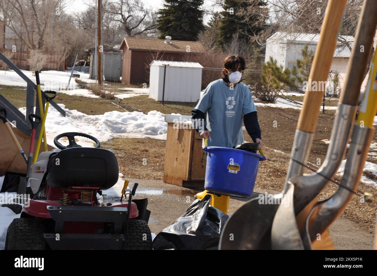 Flooding Winter Storm - Beulah, N. D. , April 11, 2009 Volunteers with ...