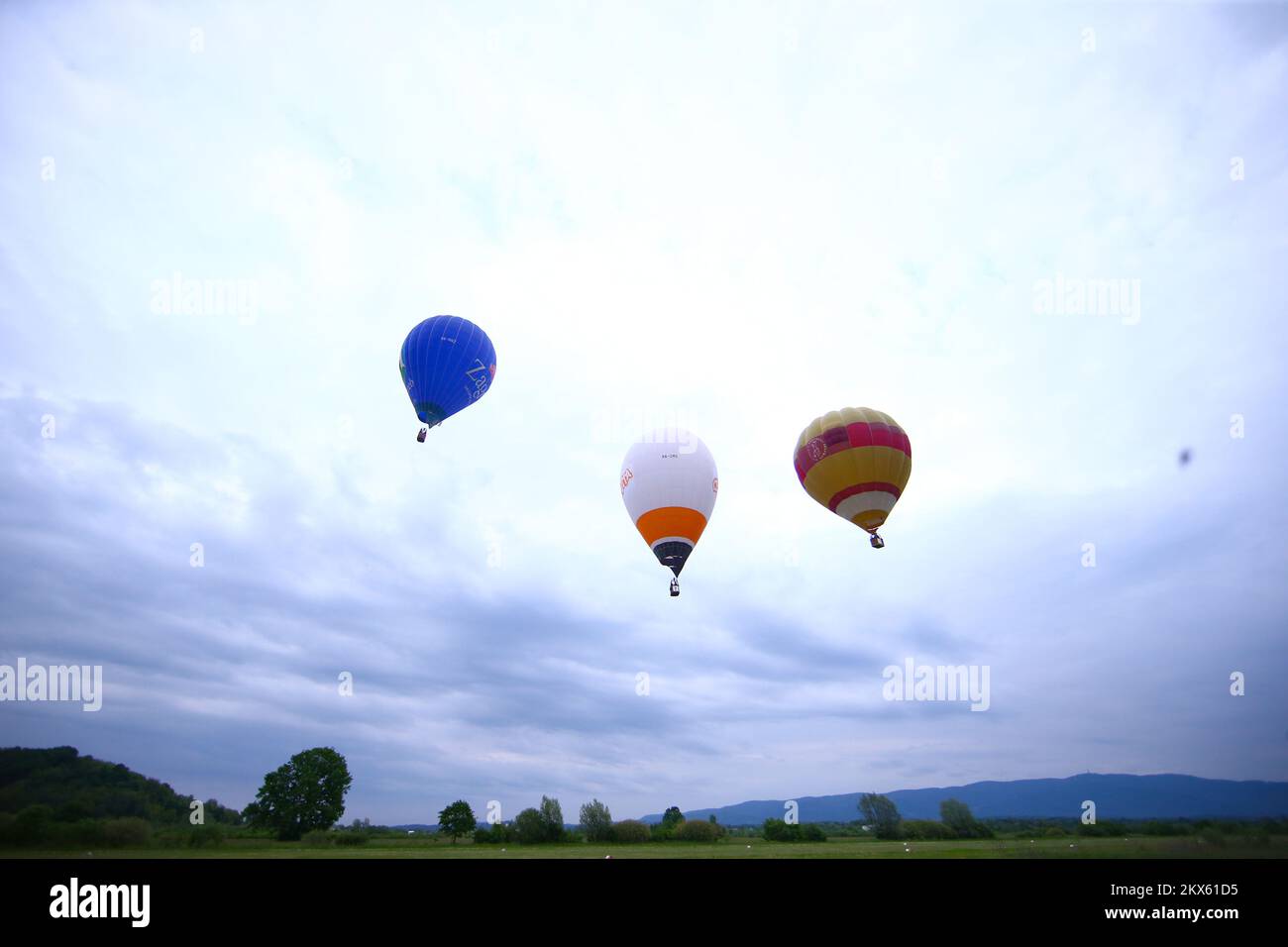 Balloon racing hi-res stock photography and images - Alamy