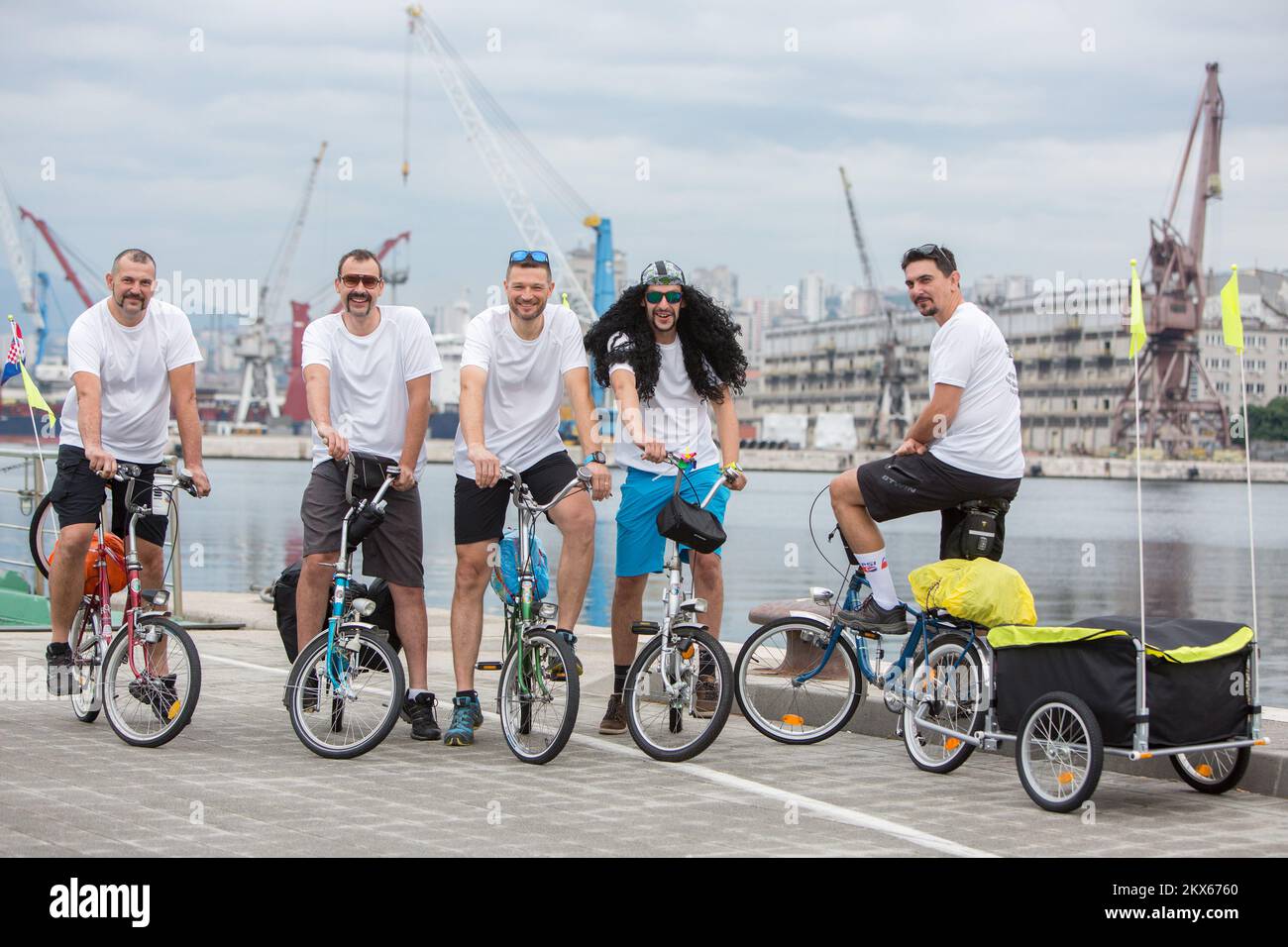 Five pony race hi-res stock photography and images - Alamy