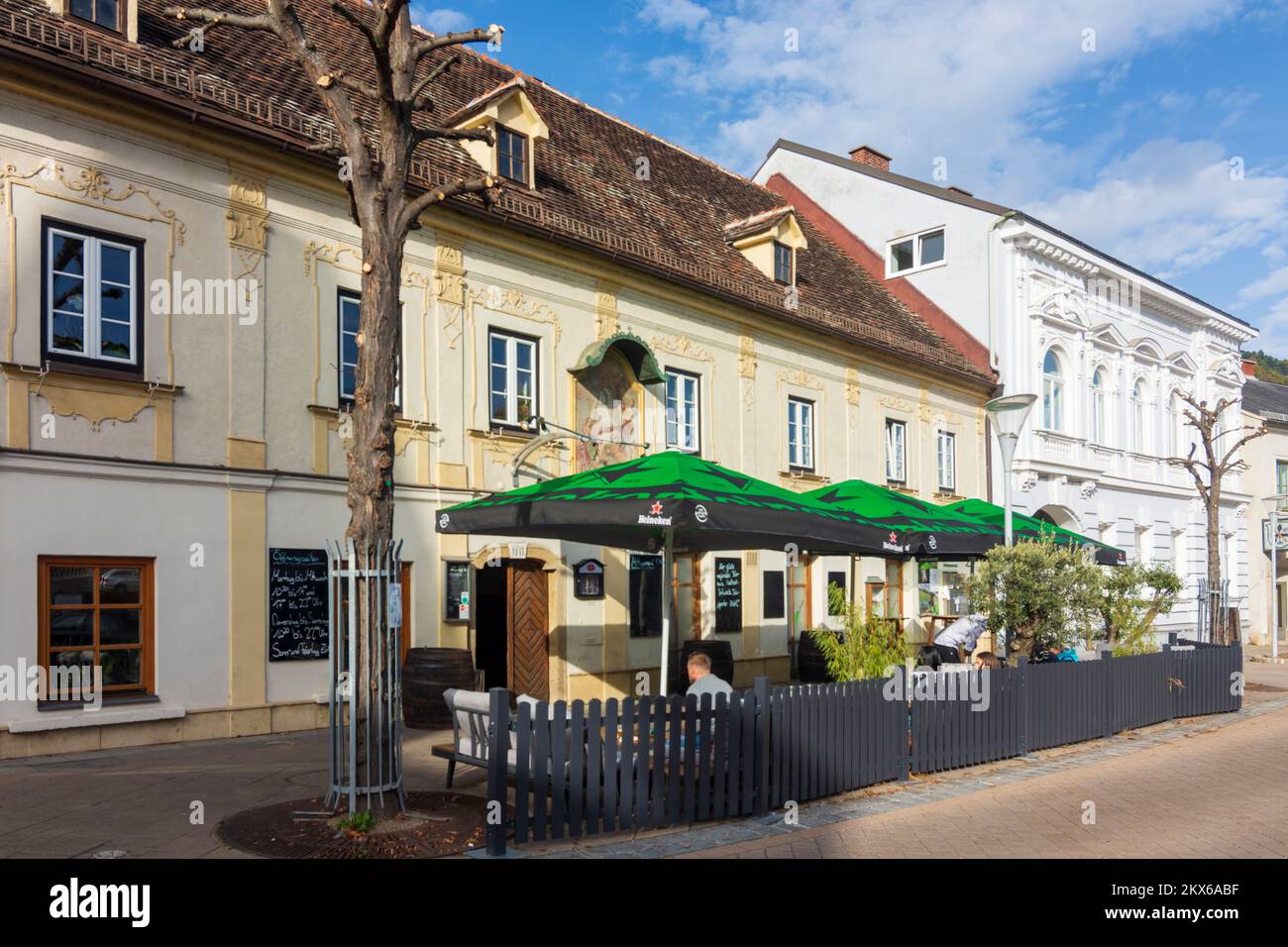 Restaurant at square hauptplatz in wiener alpen hi-res stock ...