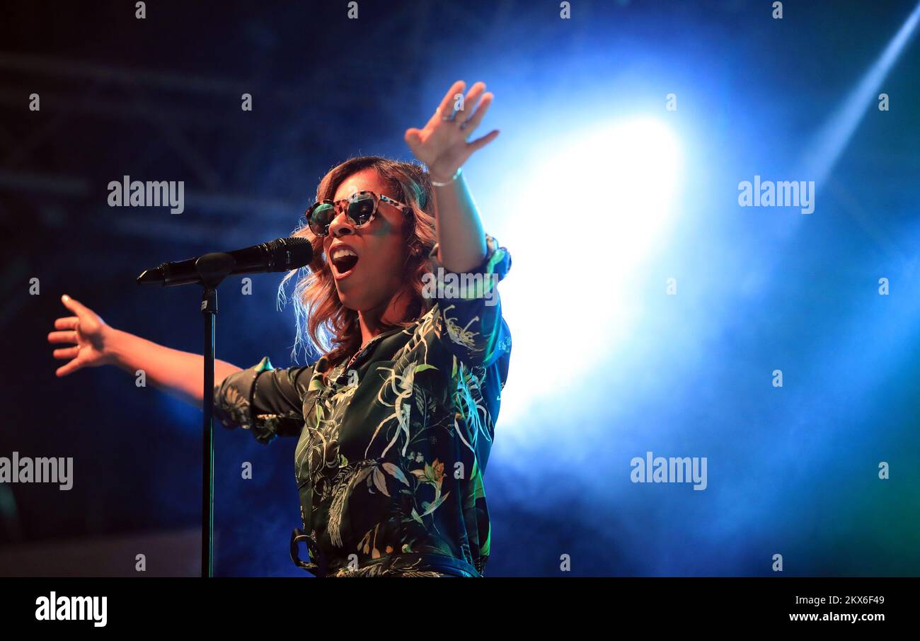 Singer kelli leigh hi-res stock photography and images - Alamy