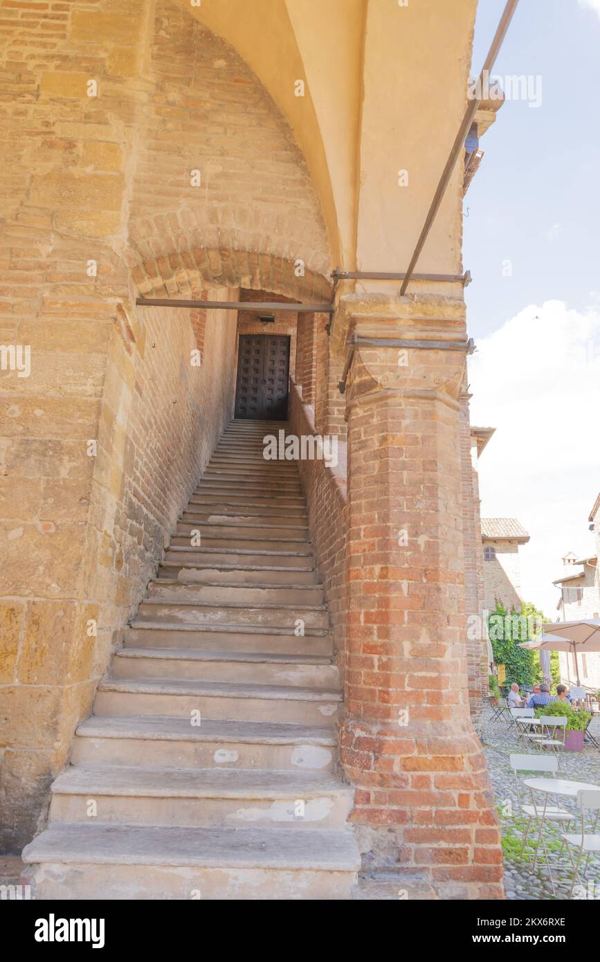 Castell'Arquato palazzo del podestà scalone Piacenza Stock Photo - Alamy