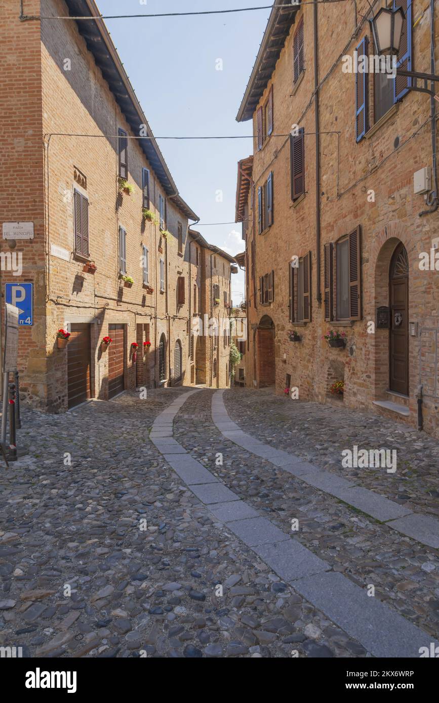 Strada centrale hi-res stock photography and images - Alamy