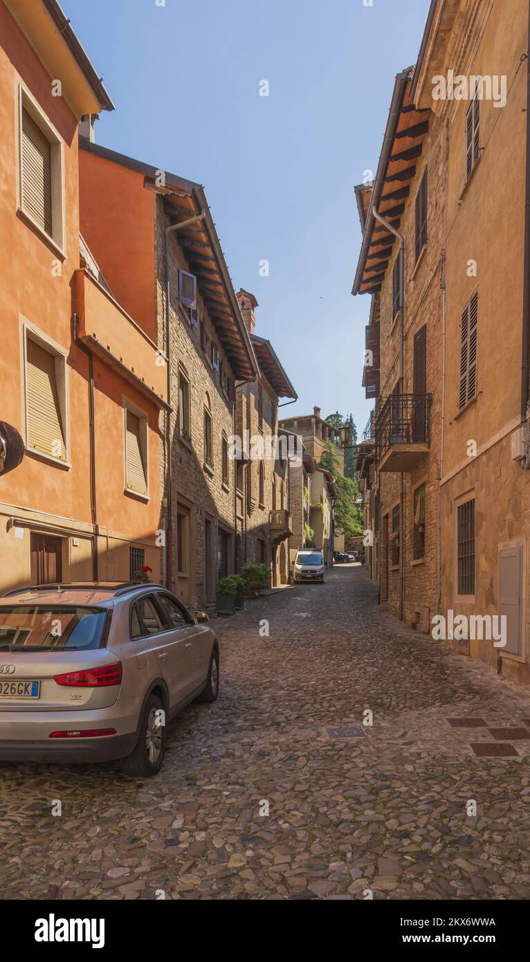 Villaggio centrale hi-res stock photography and images - Alamy