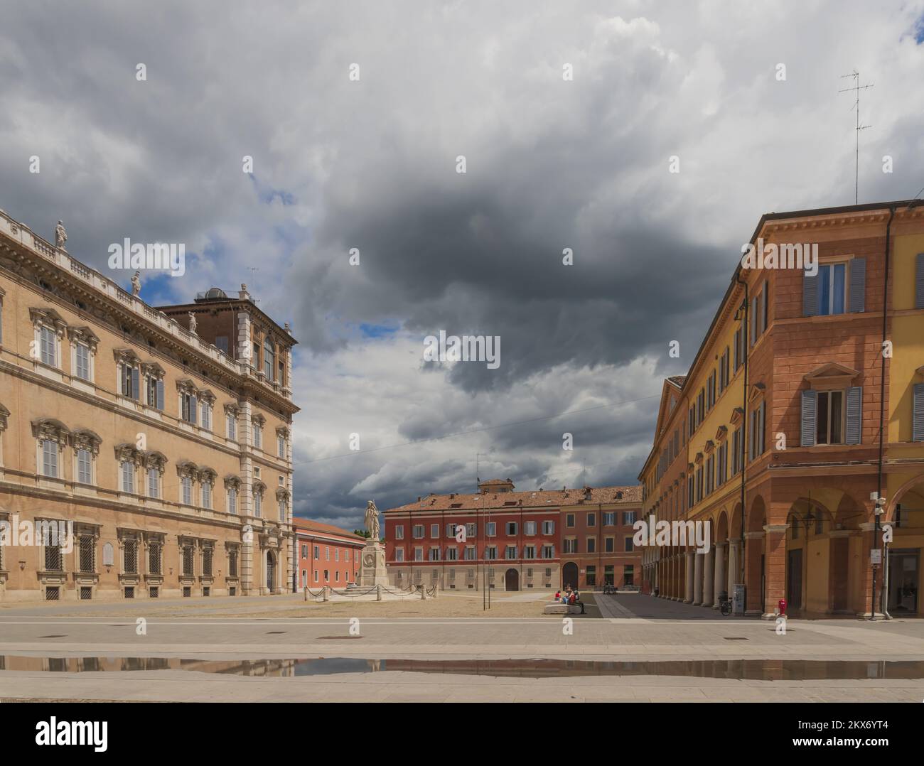 palazzo ducale piazza roma a modena nuvole minacciose 2 Stock Photo - Alamy