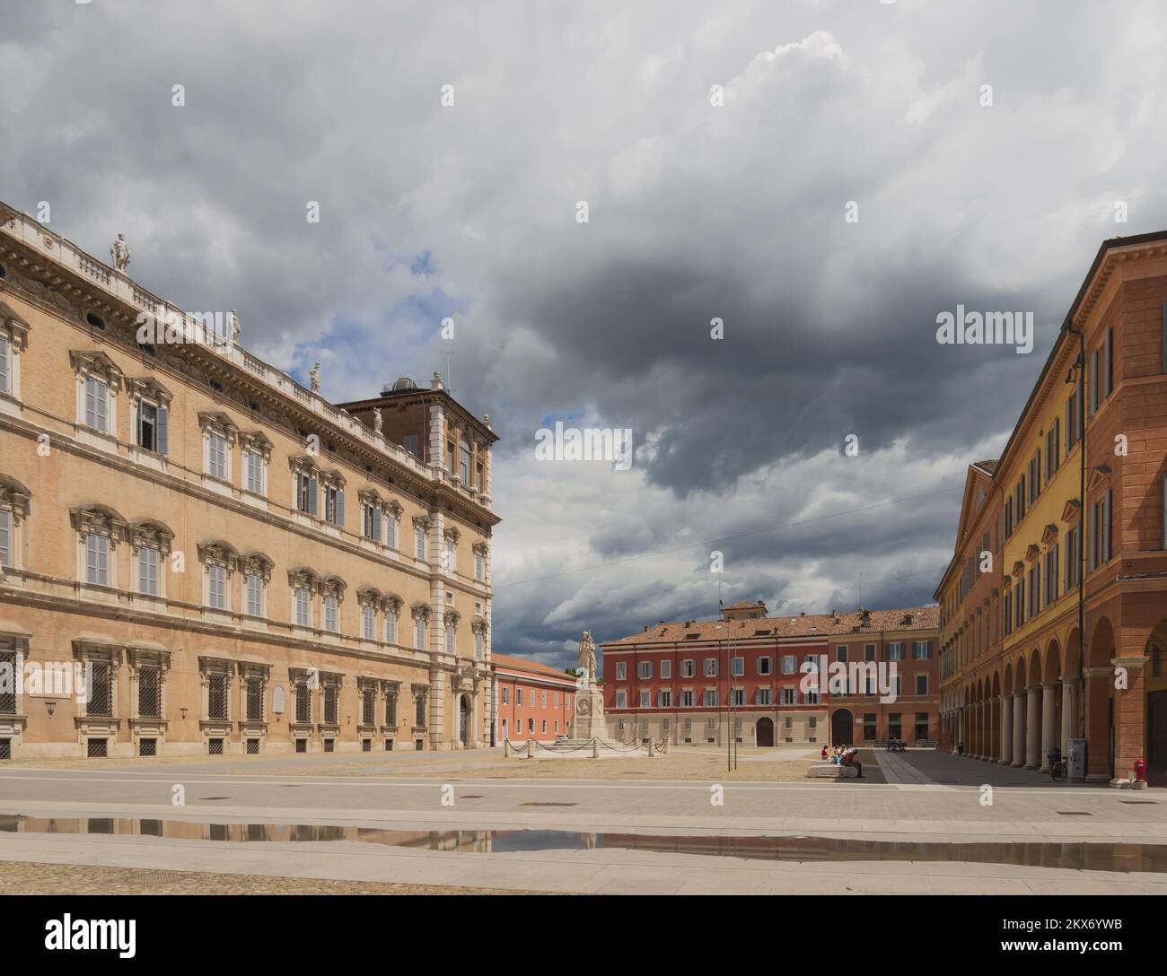 palazzo ducale piazza roma a modena nuvole minacciose 3 Stock Photo - Alamy
