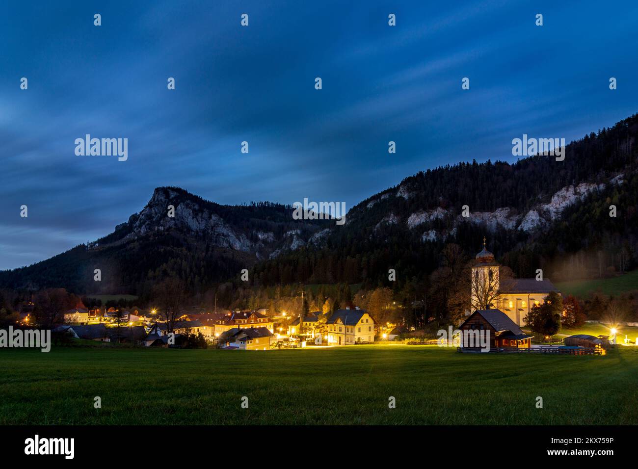 Schwarzau im Gebirge: Schwarzau im Gebirge, mountain Falkenstein in ...