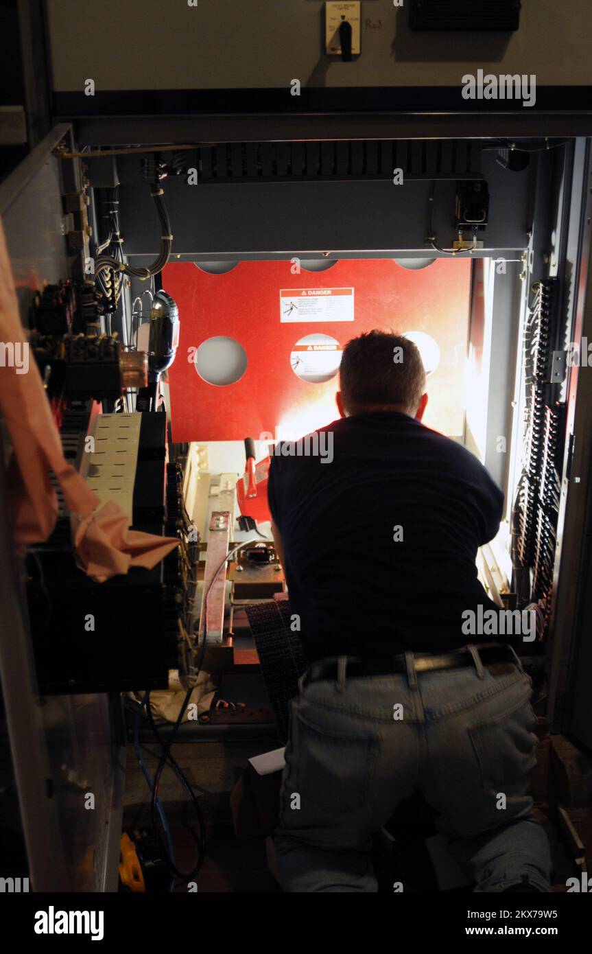 Contractor Cleans 5,000 volt breakers at Atlanta Waste Water Sys ...