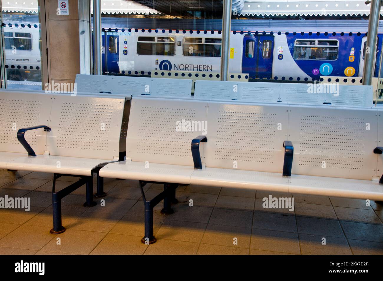 Sheffield Train Station Empty During Trade Union Strikes Stock Photo sheffield-train-station-empty-during-trade-union-strikes-stock-photo