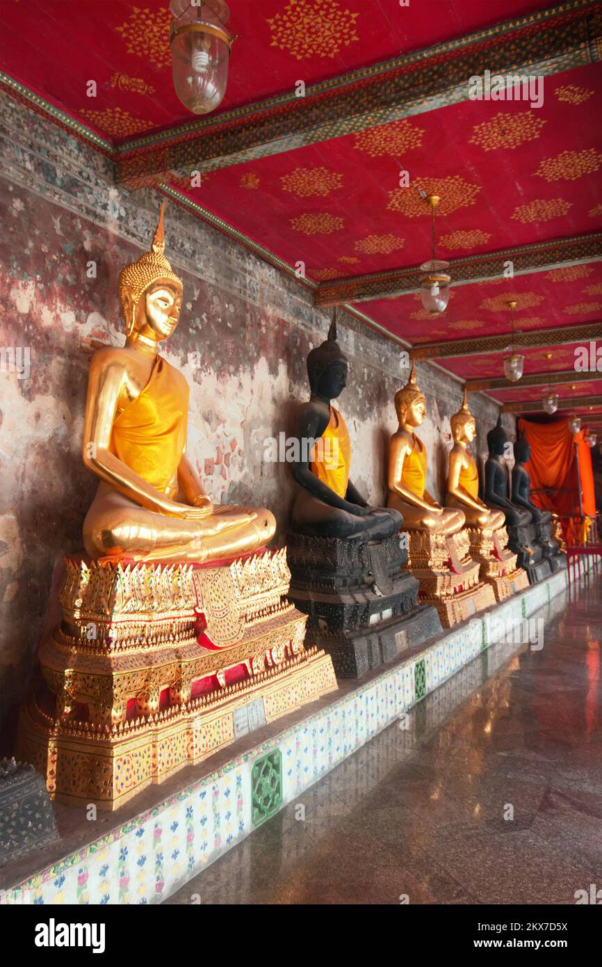 Numeros statues hi-res stock photography and images - Alamy