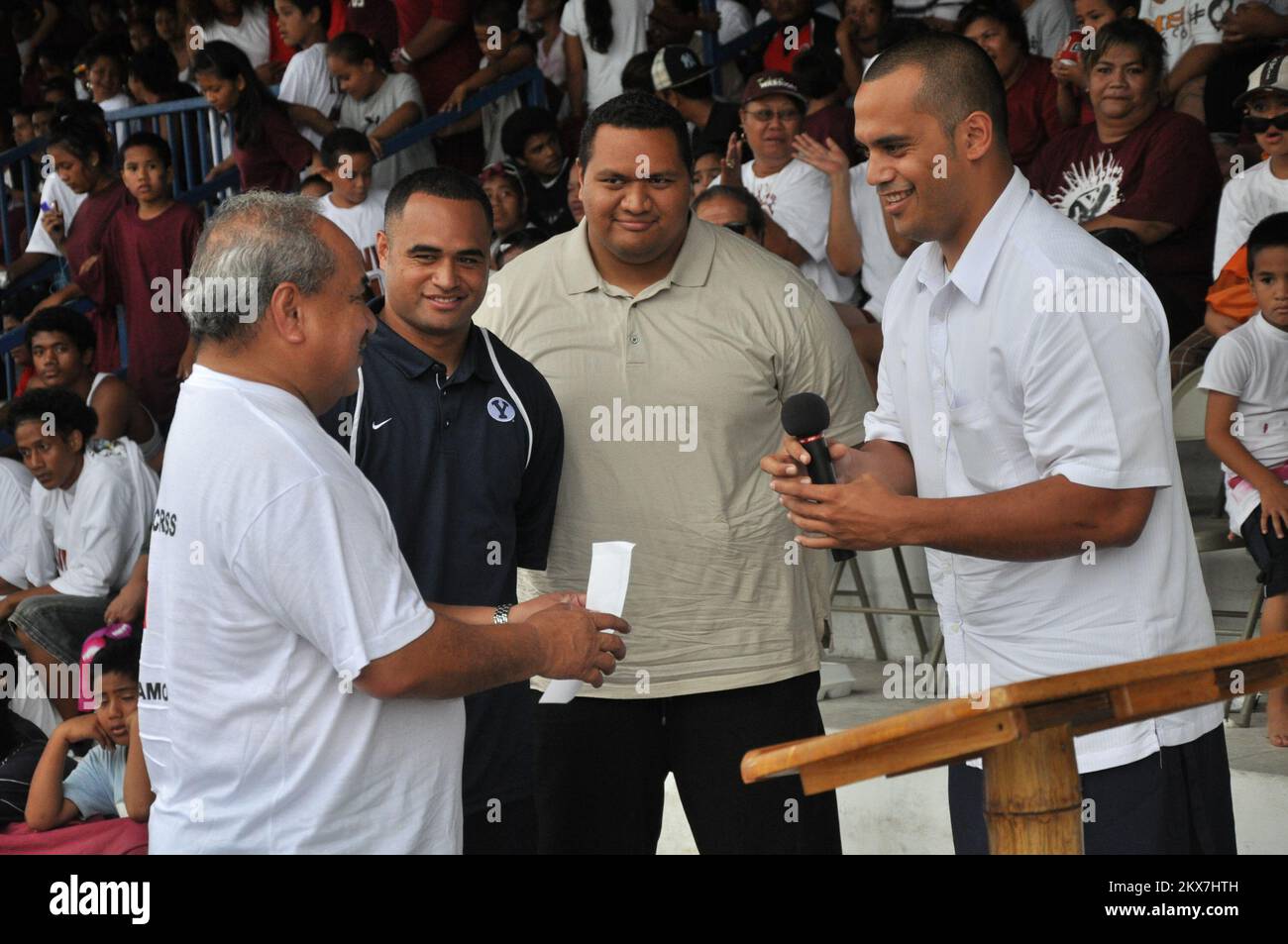American samoan football players hi-res stock photography and images ...