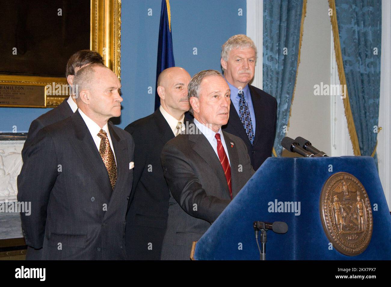 Nypd officials hi-res stock photography and images - Alamy