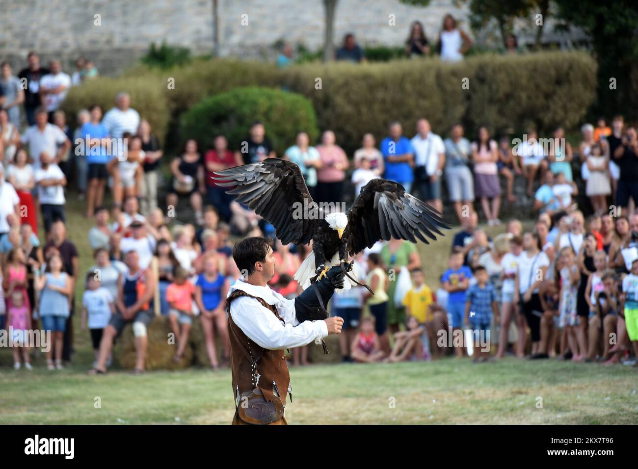 Dunk tank hi-res stock photography and images - Alamy