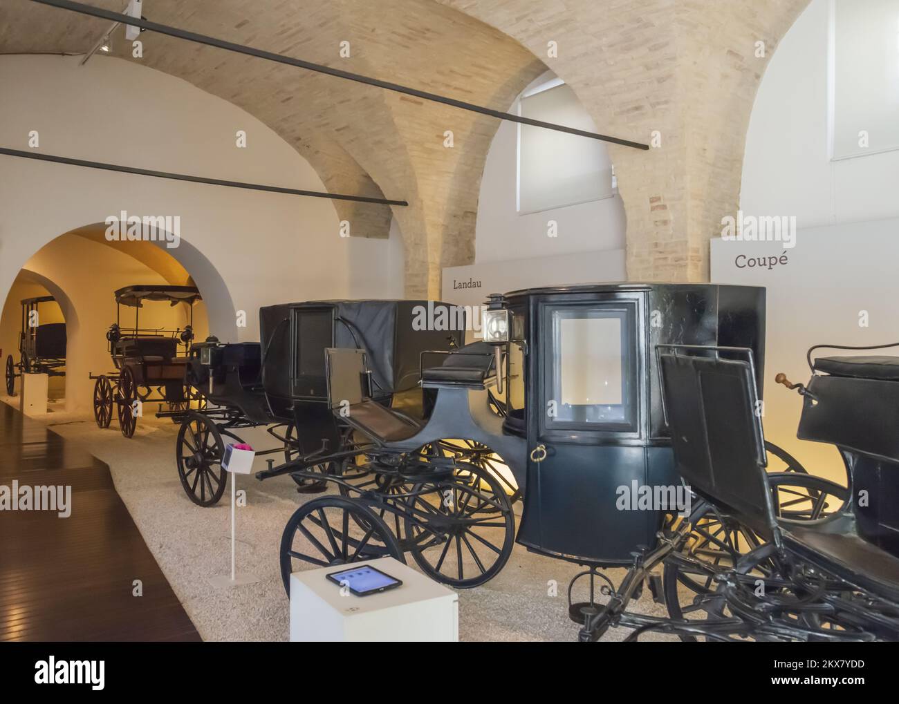 Antico carro hi-res stock photography and images - Alamy
