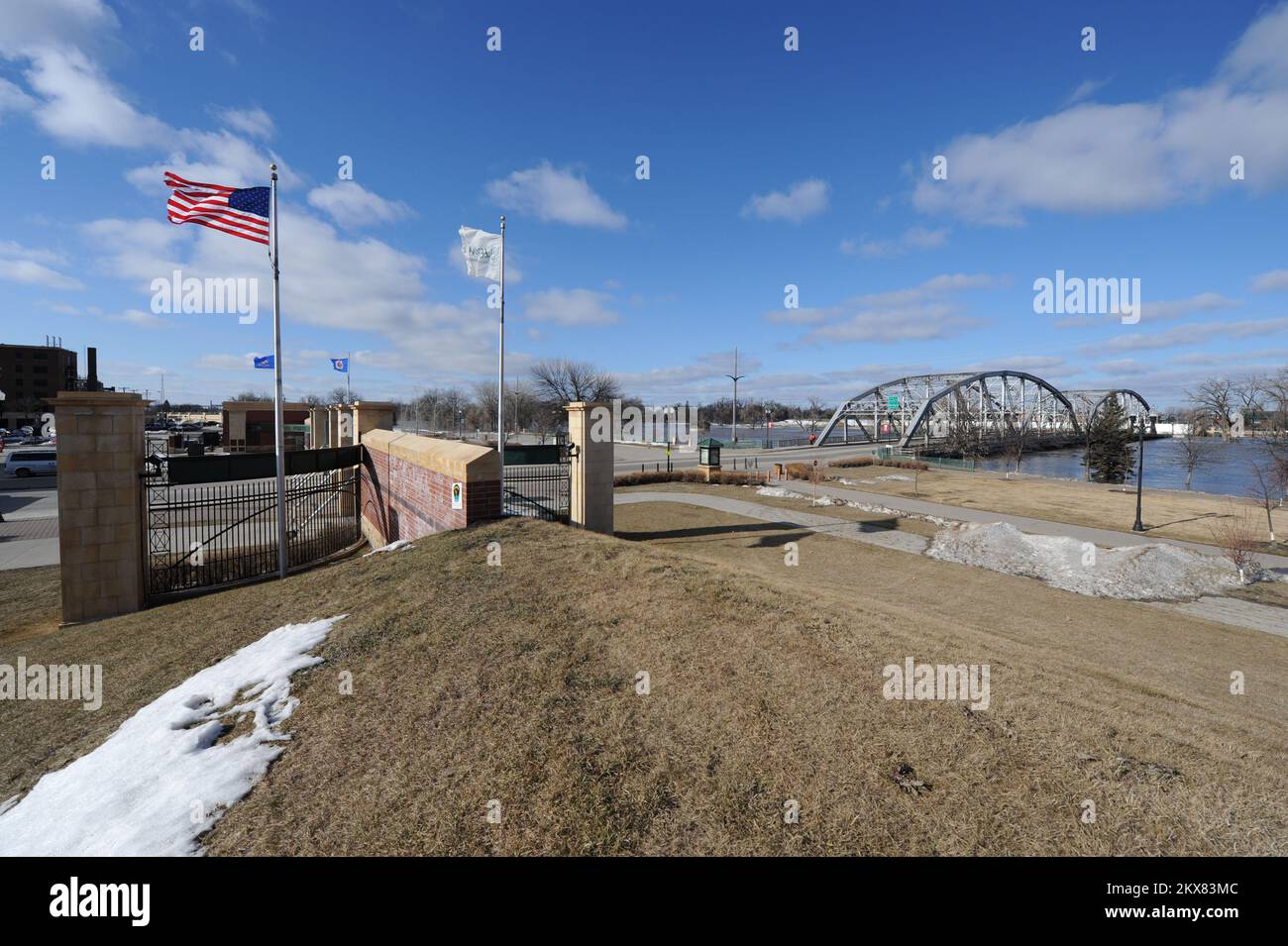 Flood water rises barriers hi-res stock photography and images - Alamy