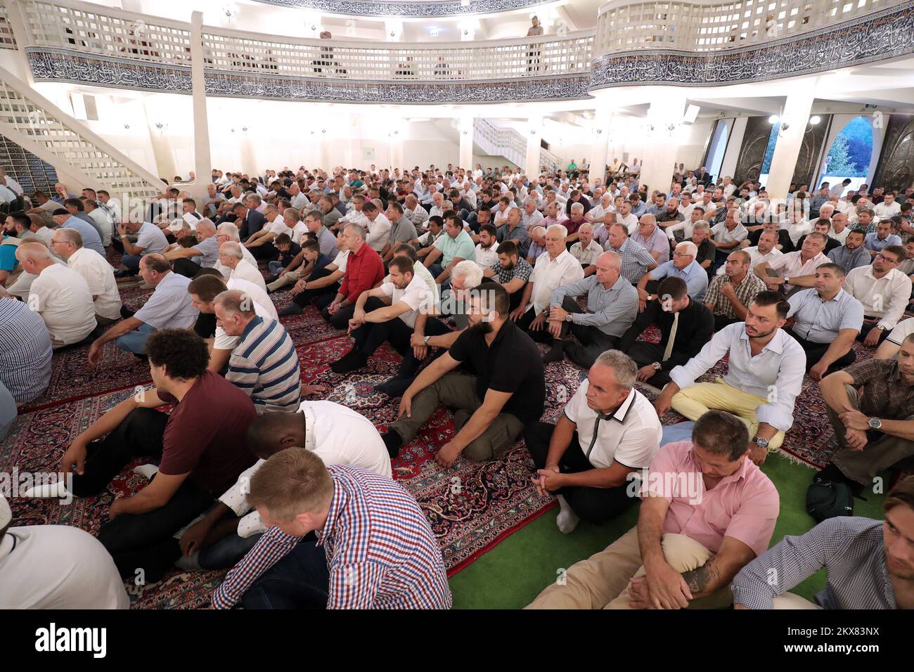 Muslims of the world hi-res stock photography and images - Alamy