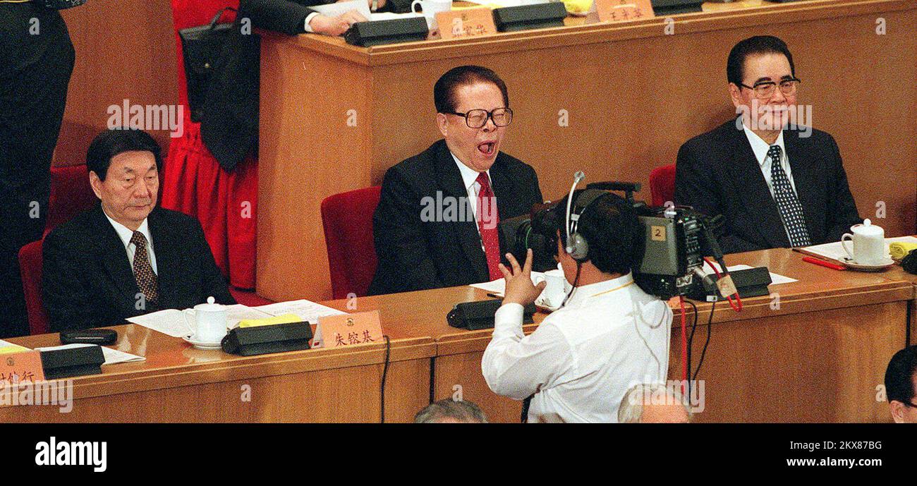 Chinese Premier Mr Zhu Rongji (L), Chinese President Mr Jiang Zemin (M ...