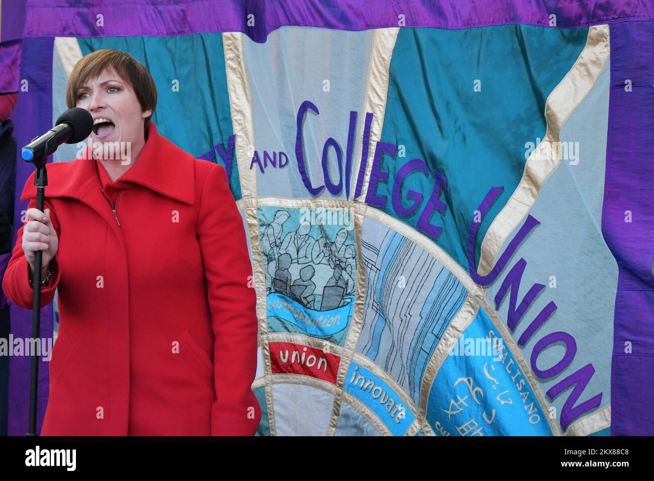 Edinburgh Scotland, UK 30 November 2022. Roz Foyer speaks at the UCU ...