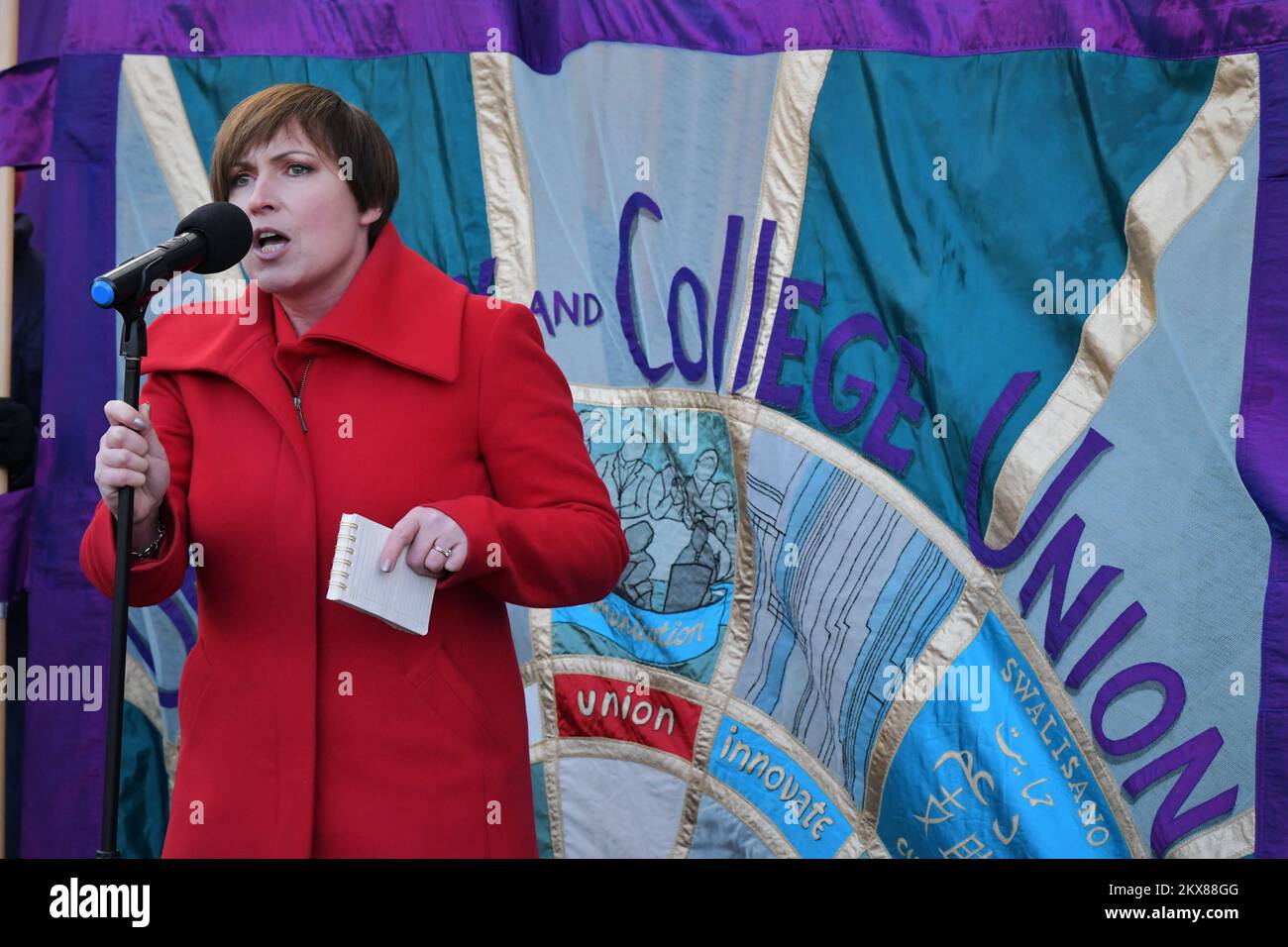 Edinburgh Scotland, UK 30 November 2022. Roz Foyer speaks at the UCU ...