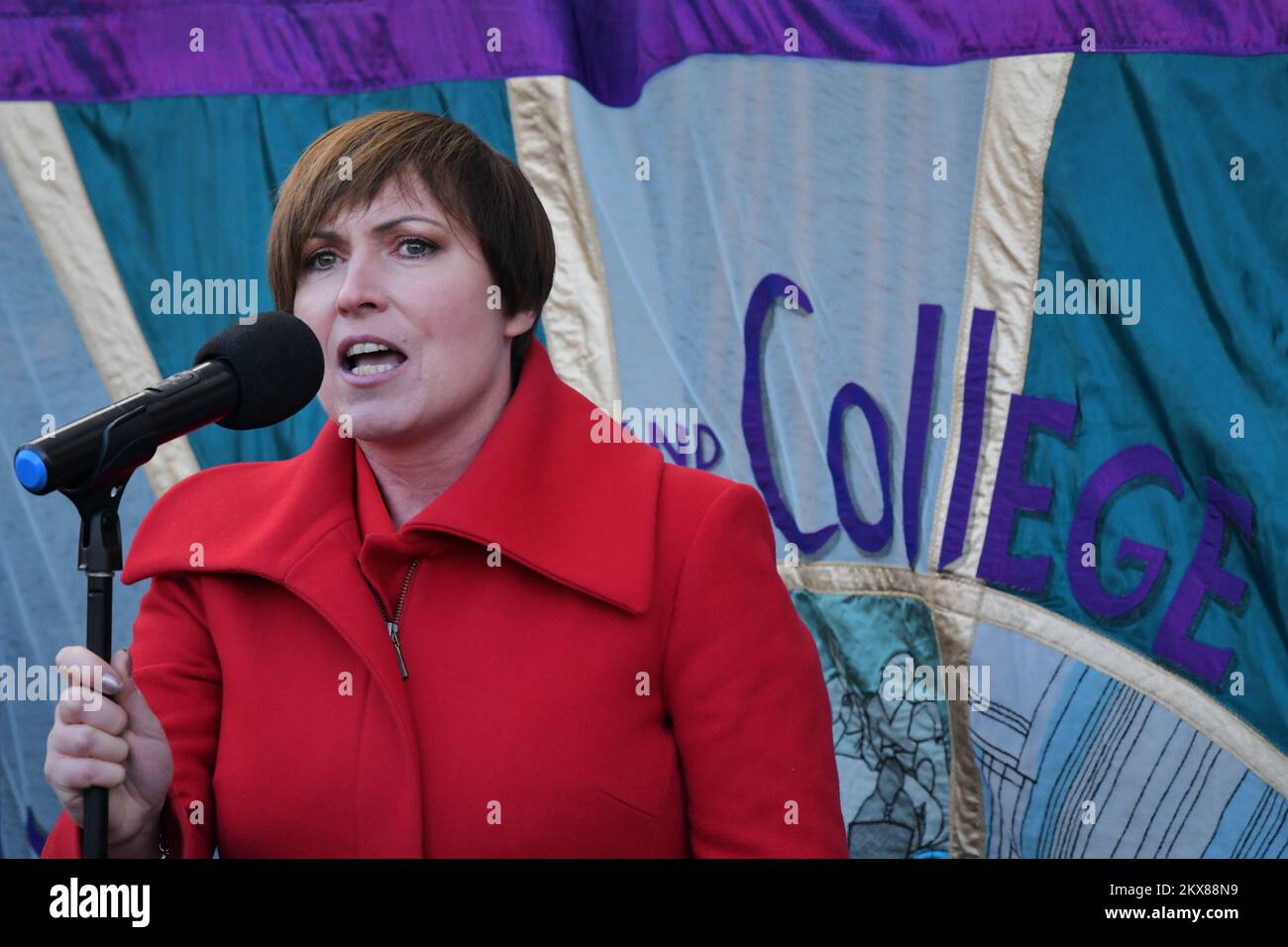 Edinburgh Scotland, UK 30 November 2022. Roz Foyer speaks at the UCU ...