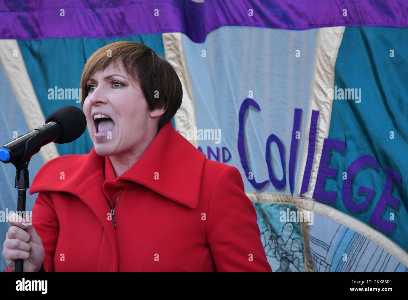 Edinburgh Scotland, UK 30 November 2022. Roz Foyer speaks at the UCU ...