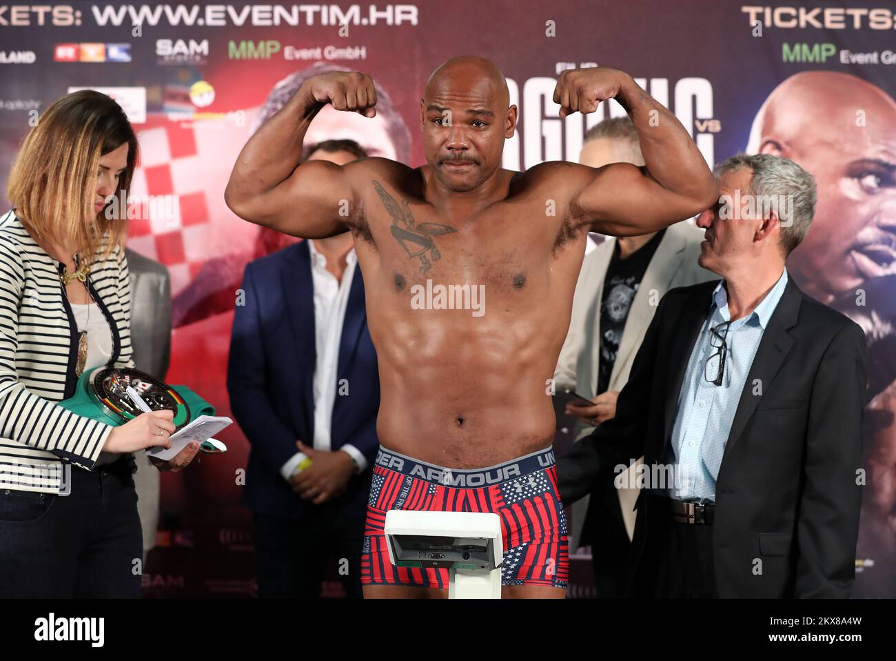 Heavyweight boxer weigh in hi-res stock photography and images - Alamy