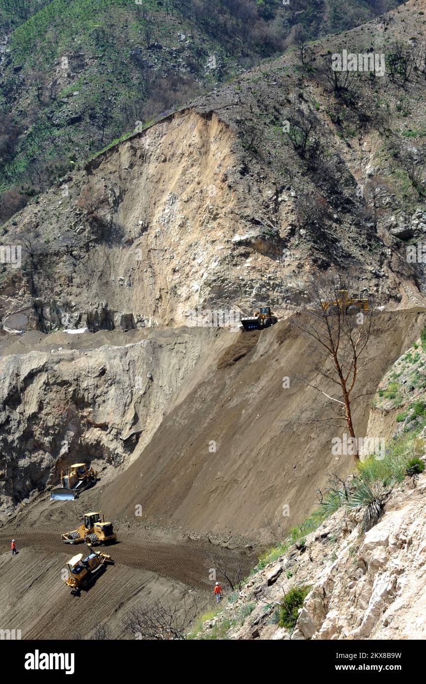 Mudslide before after hi-res stock photography and images - Alamy