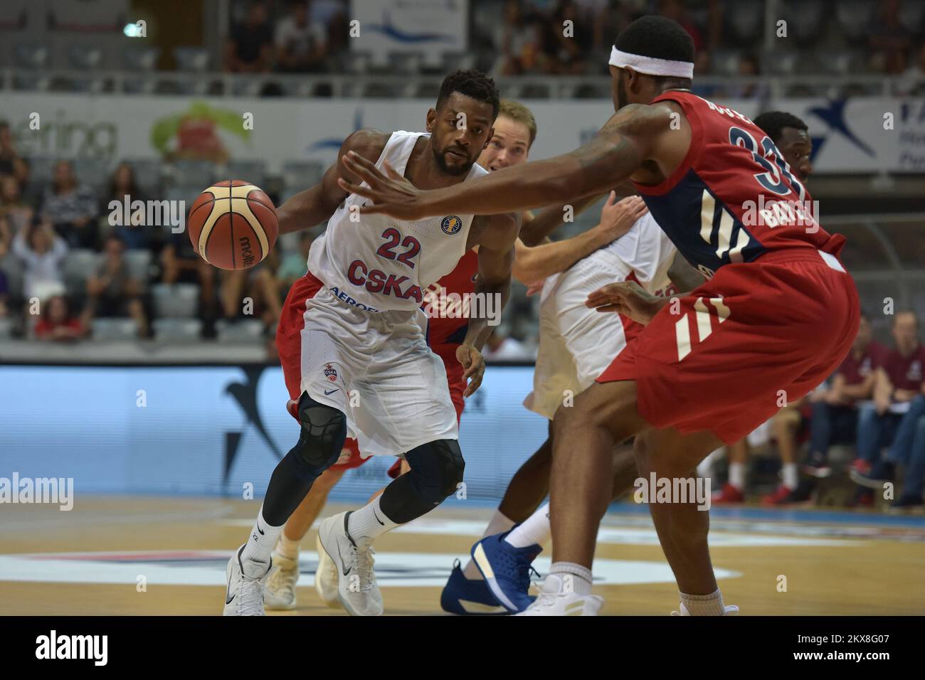 Devin booker basketball hi-res stock photography and images - Alamy